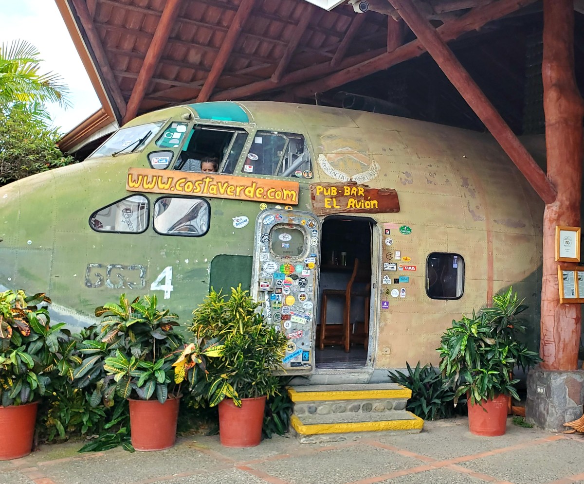 El Avion – Costa Rica – 100CountryTrek.com
